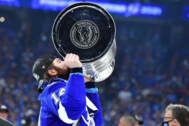 Boston Bruins trade for 3-time Stanley Cup champion forward, veteran ...