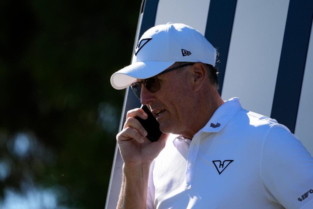 "It speaks no good of you, Have some shamé: Phil Mickelson drops a ...